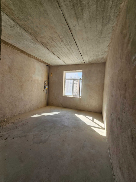 2 xonali 96m² 3-qavat sotiladi.