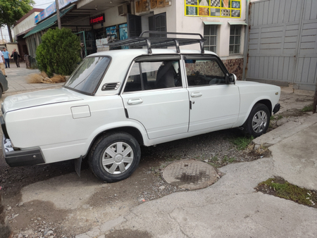 Автомобиль Ваз 2107