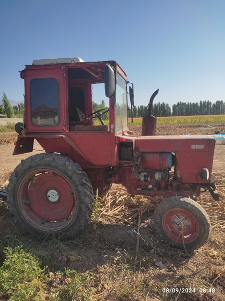T25 rusumli traktor