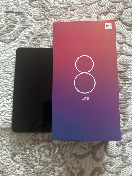 Телефон Мi 8 Lite