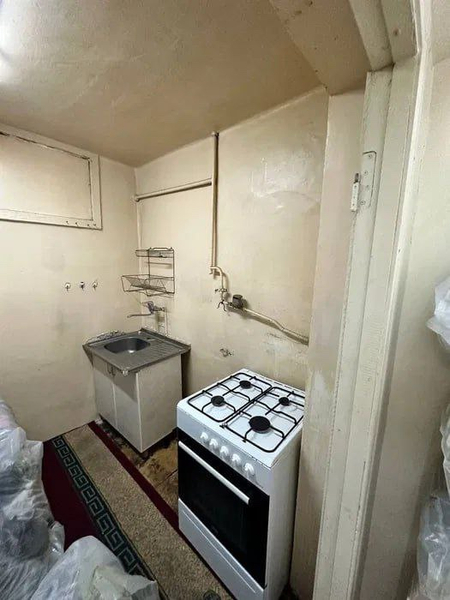 Uy sotiladi chilinzor 24 kv 1 xona 42000$
