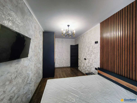 В Мирзо-Улугбекском р-не (Ц2) продается 2х комнатная квартира (J 1515)