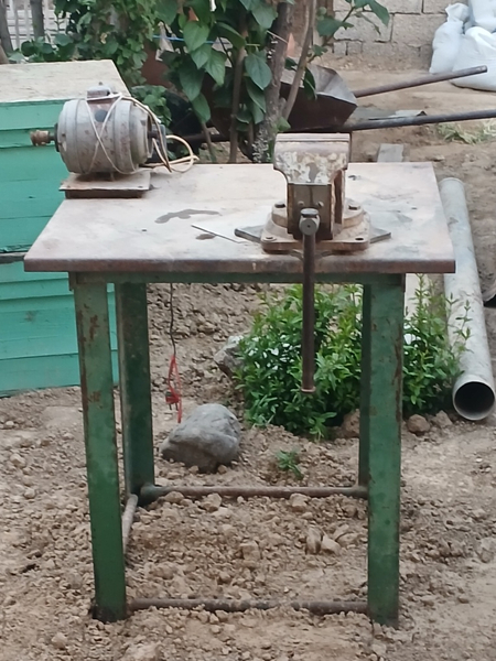 Tiska va mato'r rabo'chi sto'li bilan sotiladi