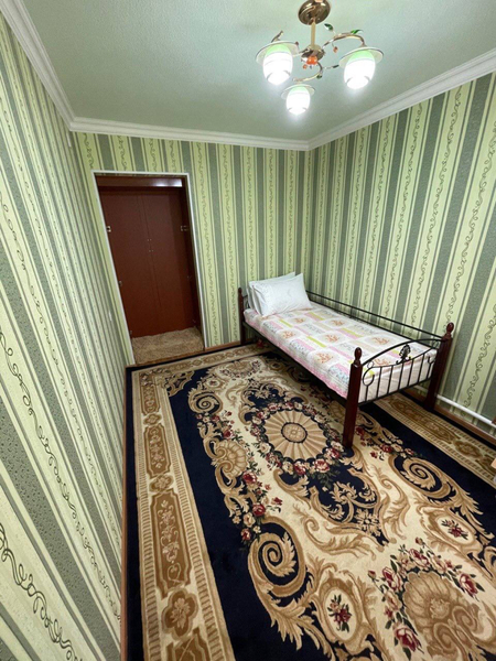 3 хонали уй сотилмокда Гагарина кучасида, 3 комнатная по ул Гагаринаа