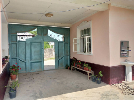 Уй сотилади,  кадастр хужжатлари бор.