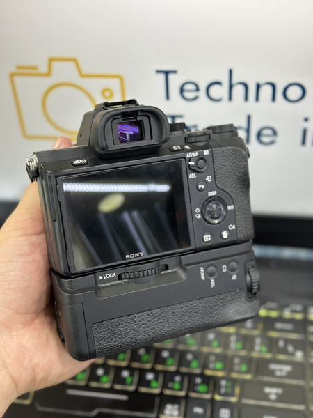 Sony A7 II 50mm 1.8 obektivi bilan