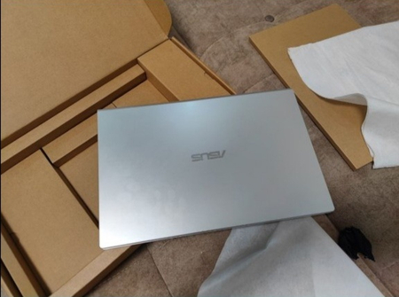 Core I7 noutbuk sotiladi