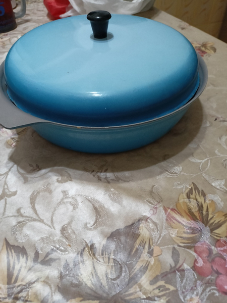 Две утятницы , сковородка и кастрюлька чугунная