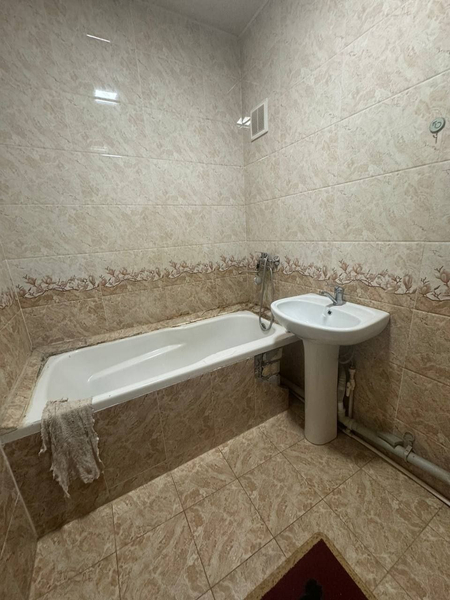 Срочно. Ц-квартал. ор: Метро мирзо Улугбек. 3/4/5. 100м² Кирпич.