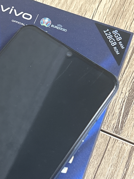 Телефон Vivo v21e