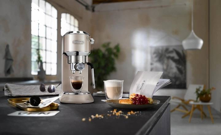 Рожковая кофеварка DeLonghi EC 885 BG