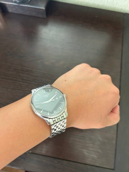 Продаются Часы Tissot t-classic б/у