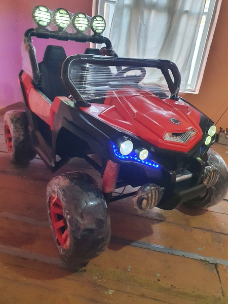 Detskiy mashinka Baggi 4×4