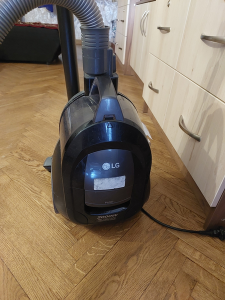 Пылесос  LG VC33204NHTS