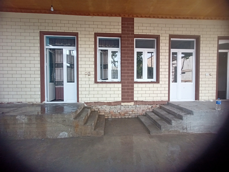 Xovli uy sotiladi