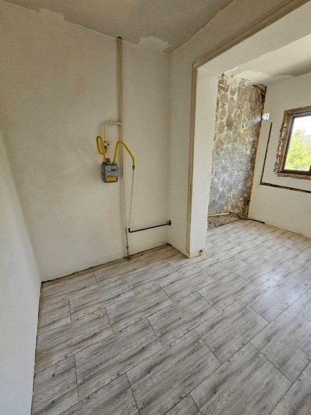5 xonali 100m² 2-qavat uy sotiladi.