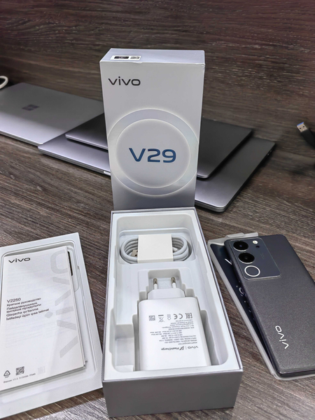 Vivo V29  12/256GB в отличном состоянии полный комплект с гарантией!