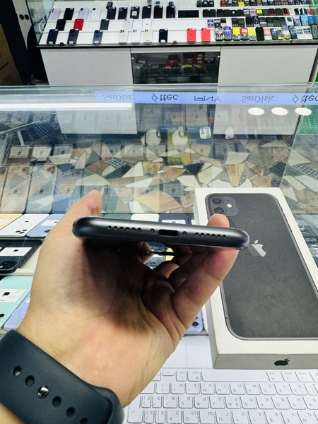 iPhone 11  64 gb black ideal