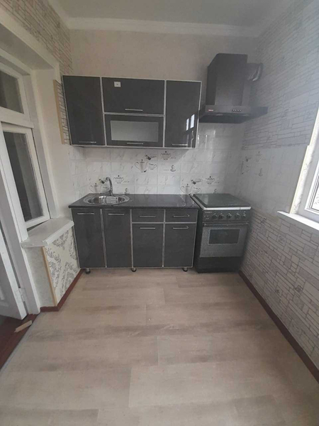 Продам квартиру на метро Чиланзар 2/2/4, 2х6 балкон, кирпич