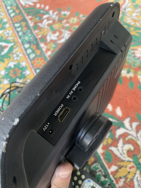 Pod golovni monitor