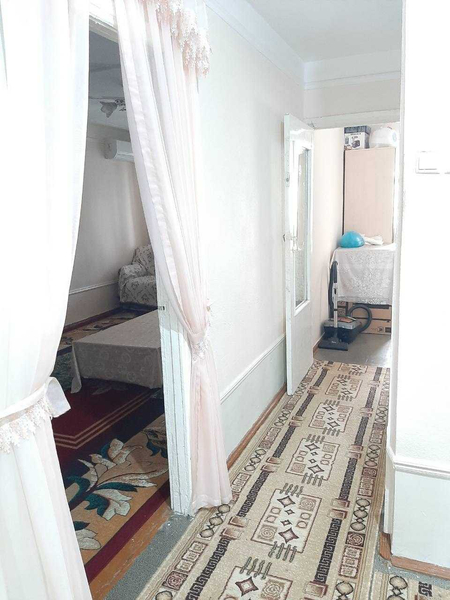 Shahar markazida uy sotiladi