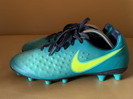 Бутсы для футбола «NIKE MAGISTA» 39-размера / производства Вьетнам