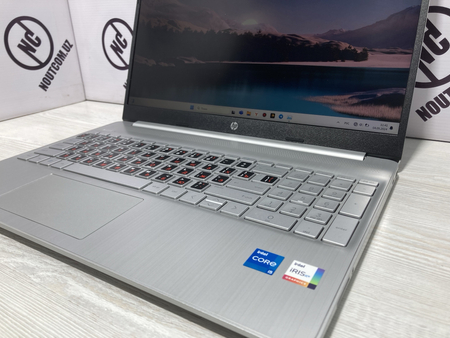 Hp i5-1235U 8/512 Intel Iris Xe Graphics