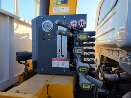 кран манипулятор  6.3 tonna XCMG Shacman борт 14 тонна