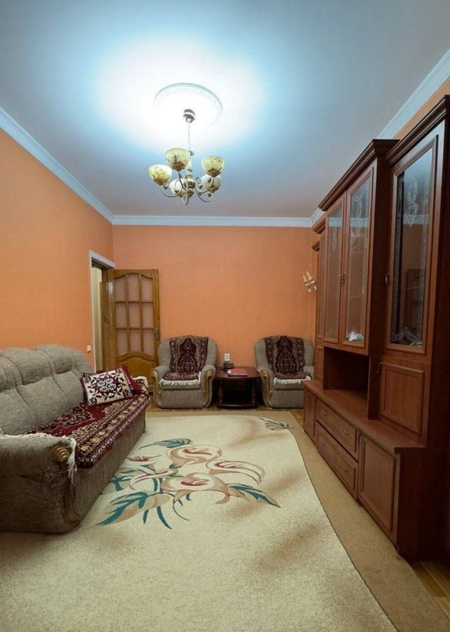 Юнусабад 5кв 3/4/5 балкон: 2*6