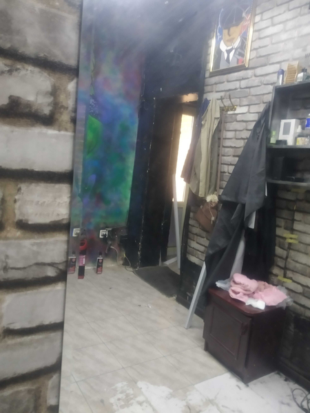 Tosh oyna 2.5 metr ga 2metr lyustra lampayam bor