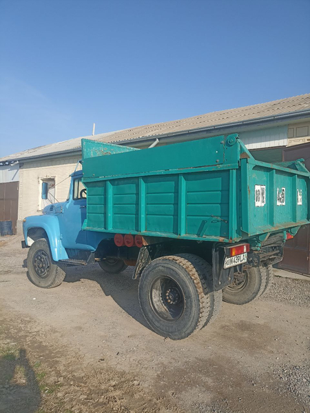 Zil 130 ural mator  srochni sotiladi