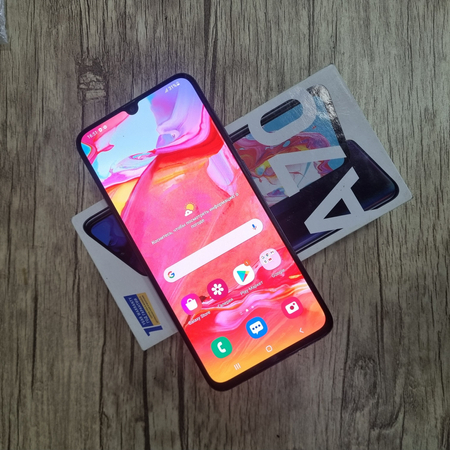 Samsung A70 srochno sotiladi