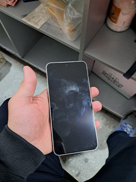 Samsung s24 в хорошем состоянии