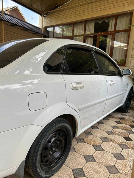 Продается ласетти 1.8 lacetti 2010 года 3 позиция 250.000 пробег