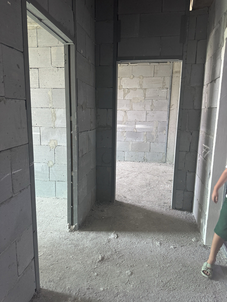 Xonsaroy Salom Qo’yliq Mirobod tumani massiv3 51.3m2+terassa 10.8m2