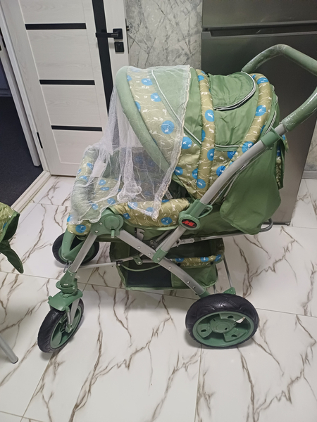 Продаётся корейский новый коляска