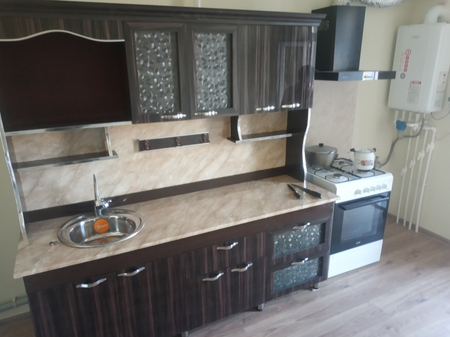 Kuhinni mebel laminat akril