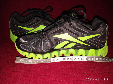 Продаются кросовки Reebok ZIG TECH