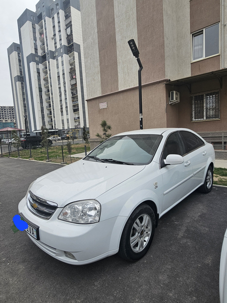 Продаю свою Chevrolet Lacetti 2010 года