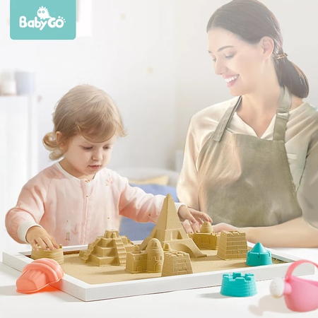 Кинетический песок 5 г с бассейном и формочками Kinetic sand