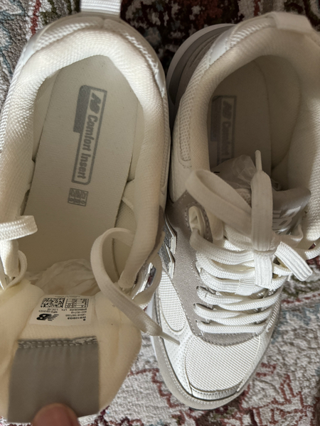 Продаю женскую кроссовки Nike оригинал