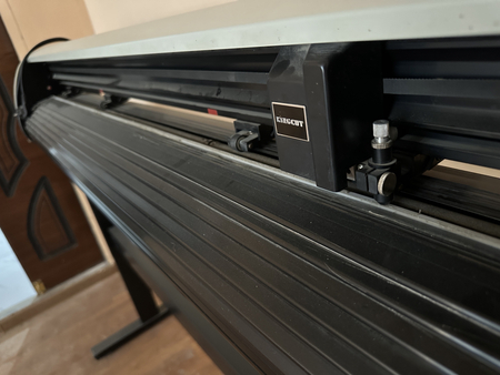Plotter Kingcut 1200 sotiladi