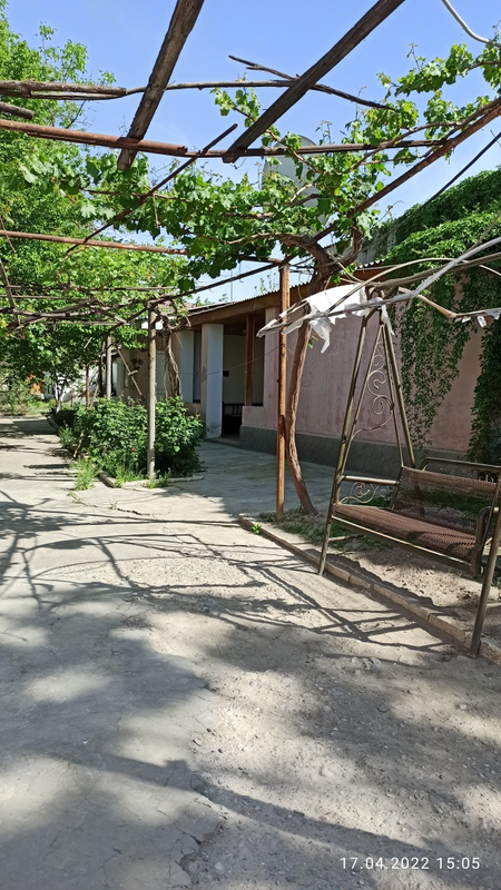 Продается дом в Фергане в центре города. Большой двор, сад.