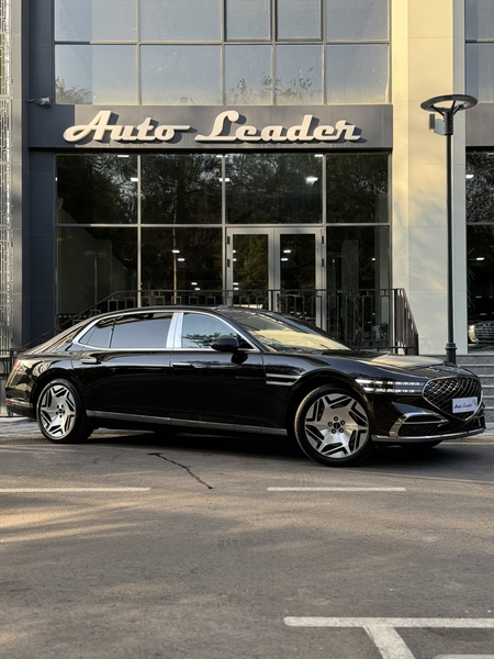 Genesis G90 4WD Limousine
