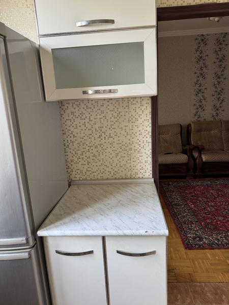 Продается мебель, газ плита, холодиьник, микроволновка
