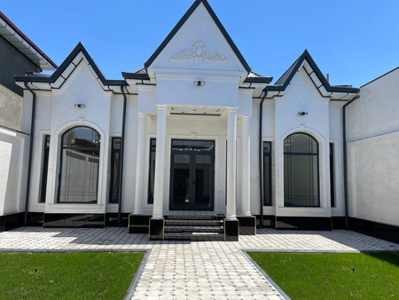 Hech kim turmagan yangi hovli