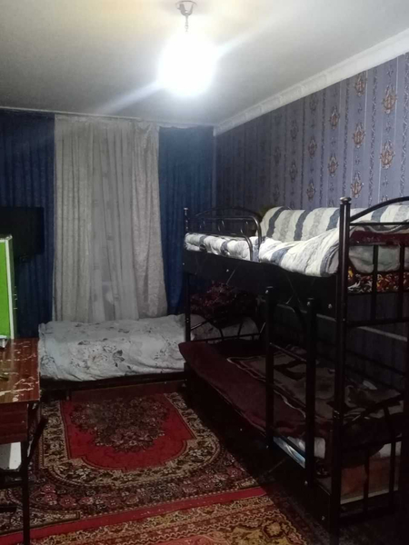 Barcha sharoiti bor ikki xonali uy sotilad. Uch xonali qilingan.