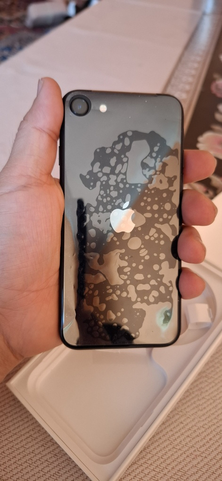 Iphone SE sotiladi