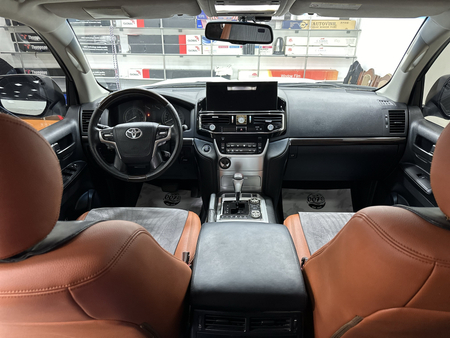 toyota land cruiser 200