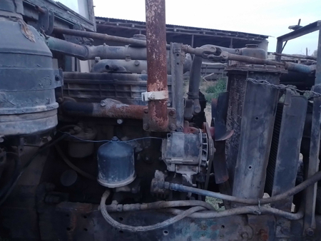 Ttz 80 traktor sotiladi.